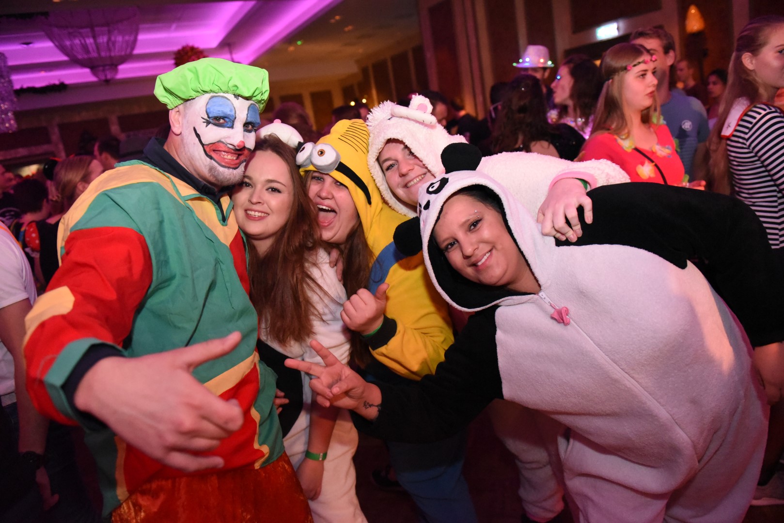 Foute Feest 18+ op 6 december, dé Foute Party | De Postwagen