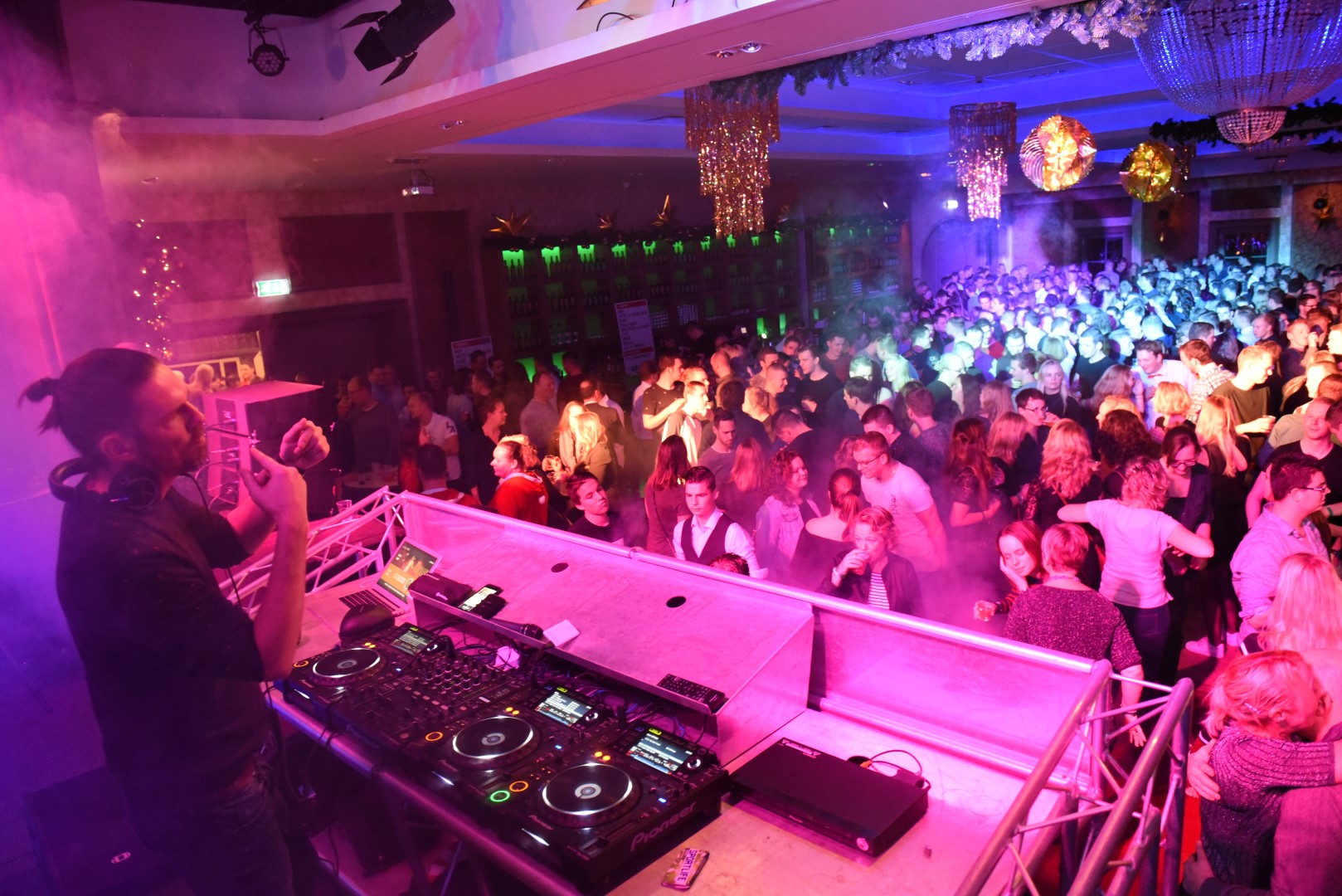 MEGA90's 18+ in Tolbert: hét jaren 90 feest | De Postwagen